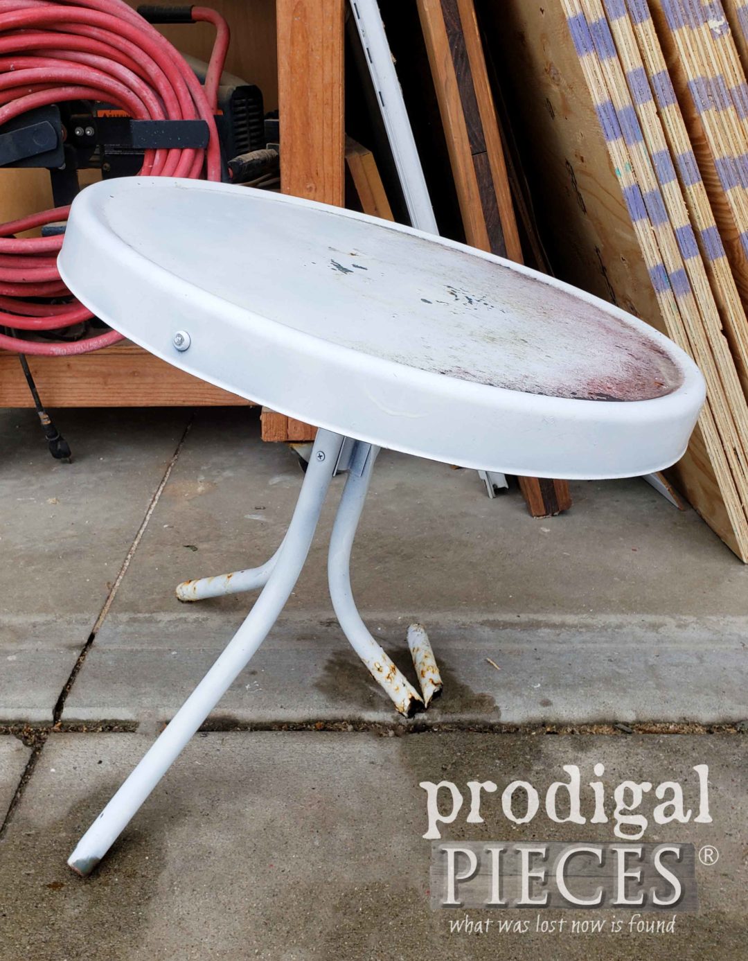 Upcycled Farmhouse Tray from Curbside Table - Prodigal Pieces