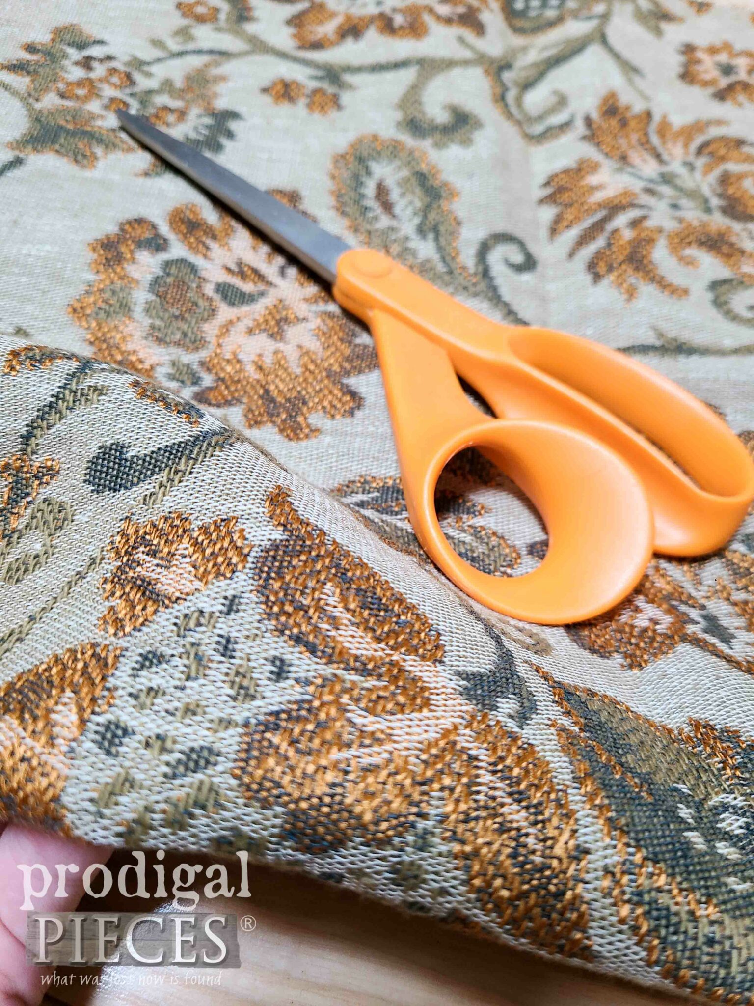 Queen Anne Bench Makeover - Prodigal Pieces